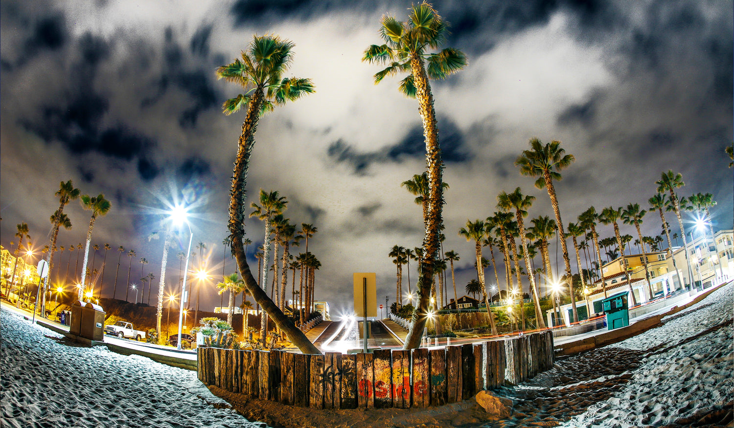 Oceanside "FULLY FLARED" – Hans Molenkamp - Brand Builder